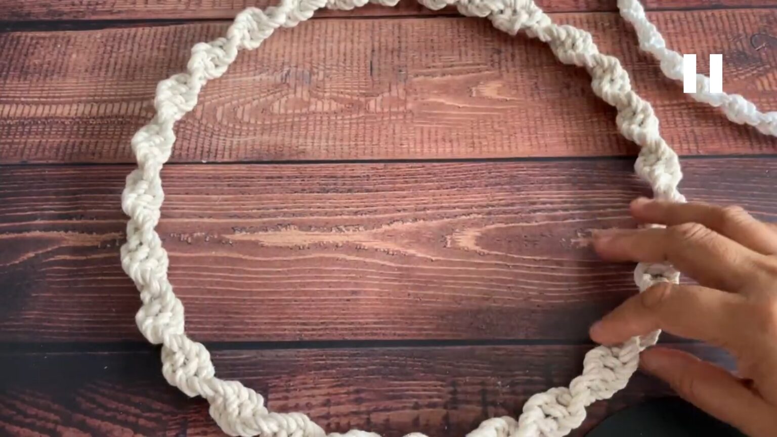 COMO REALIZAR UN NUDO ESPIRAL CON MACRAME